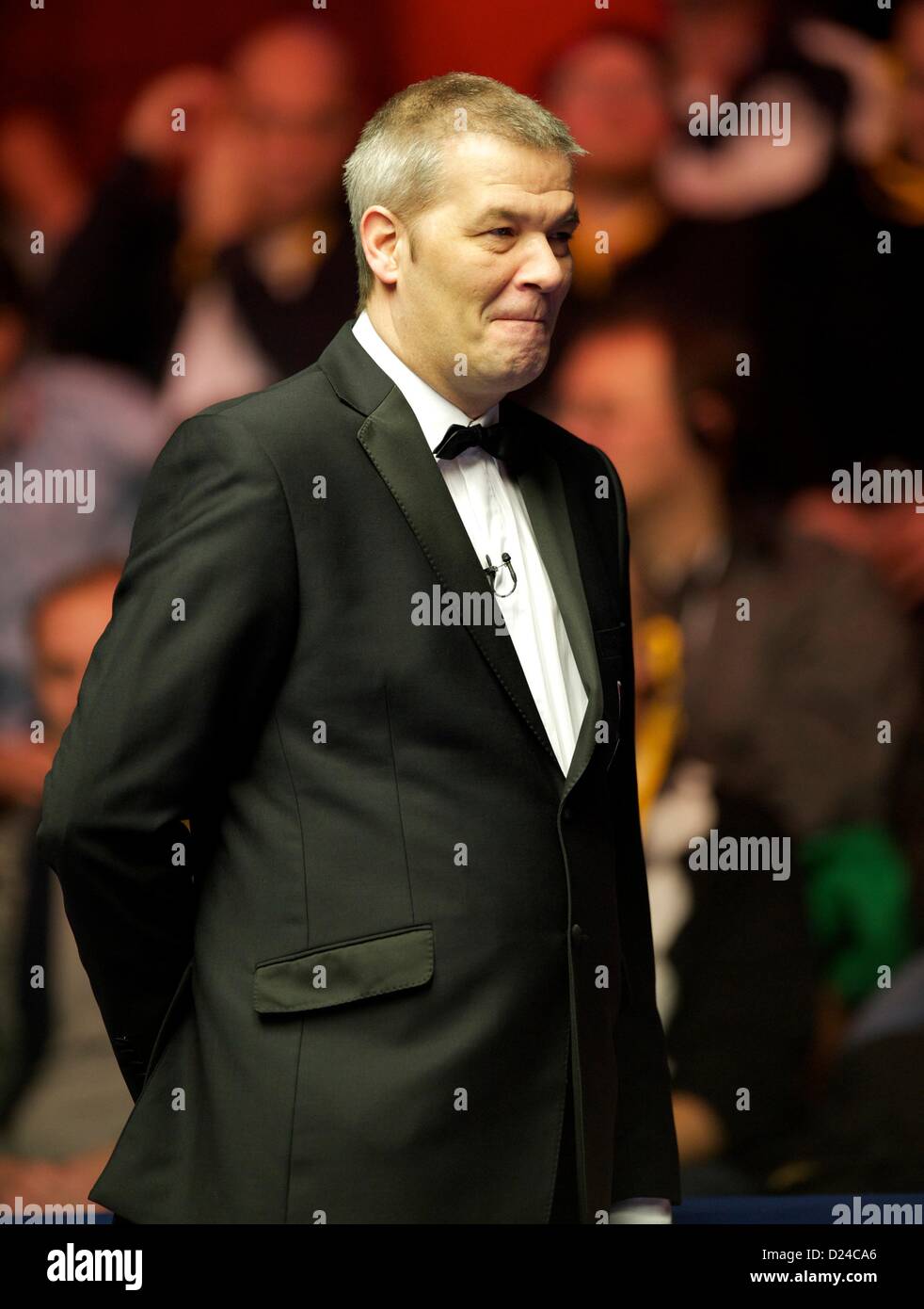 Snooker referee hi-res stock photography and images - Alamy