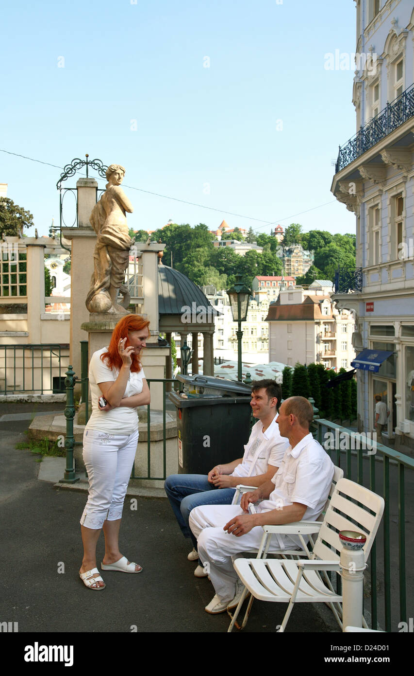 Workers smoking hi-res stock photography and images - Alamy