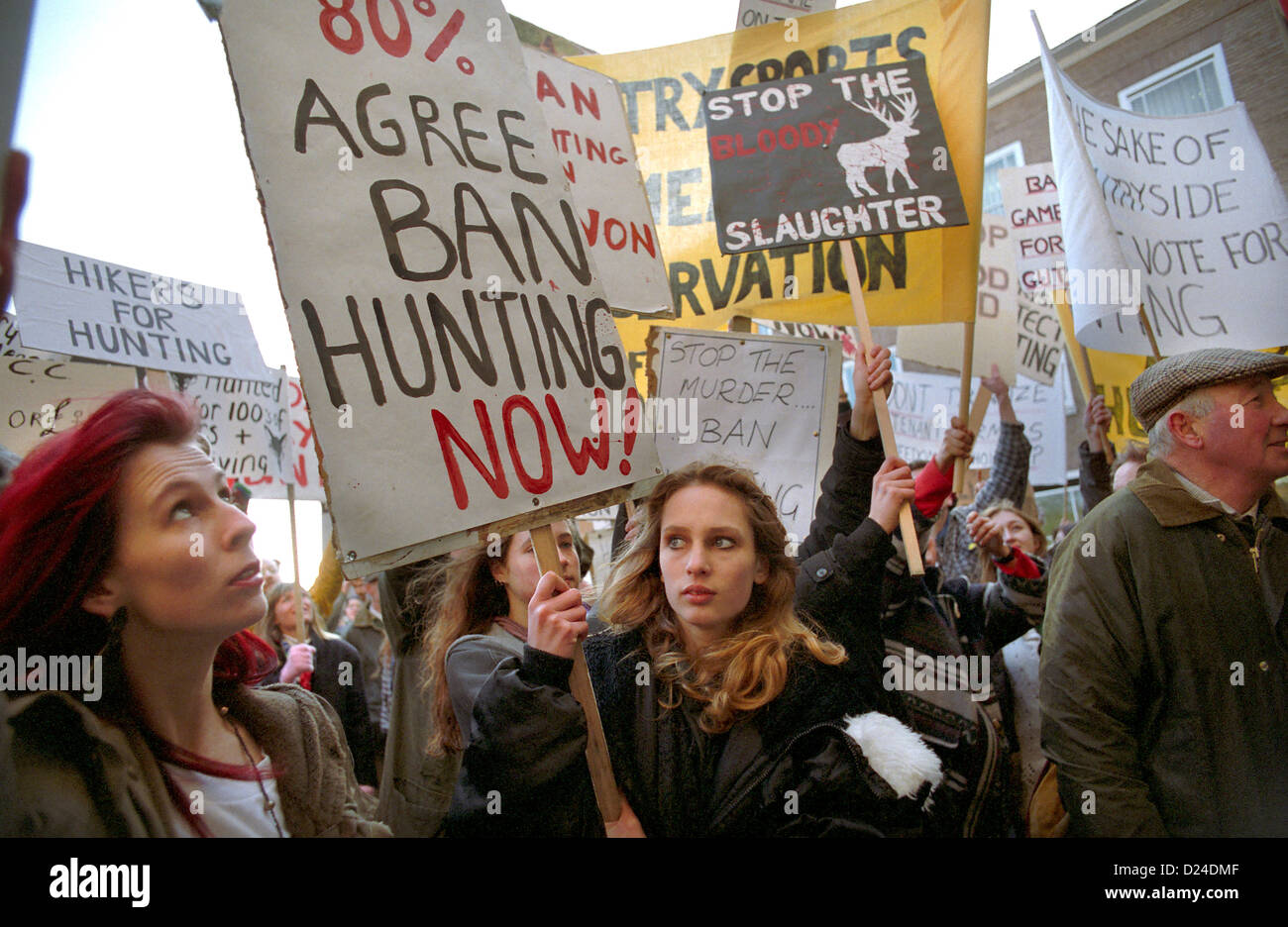 Pro and anti-hunt supporters together in Exeter protesting outside ...