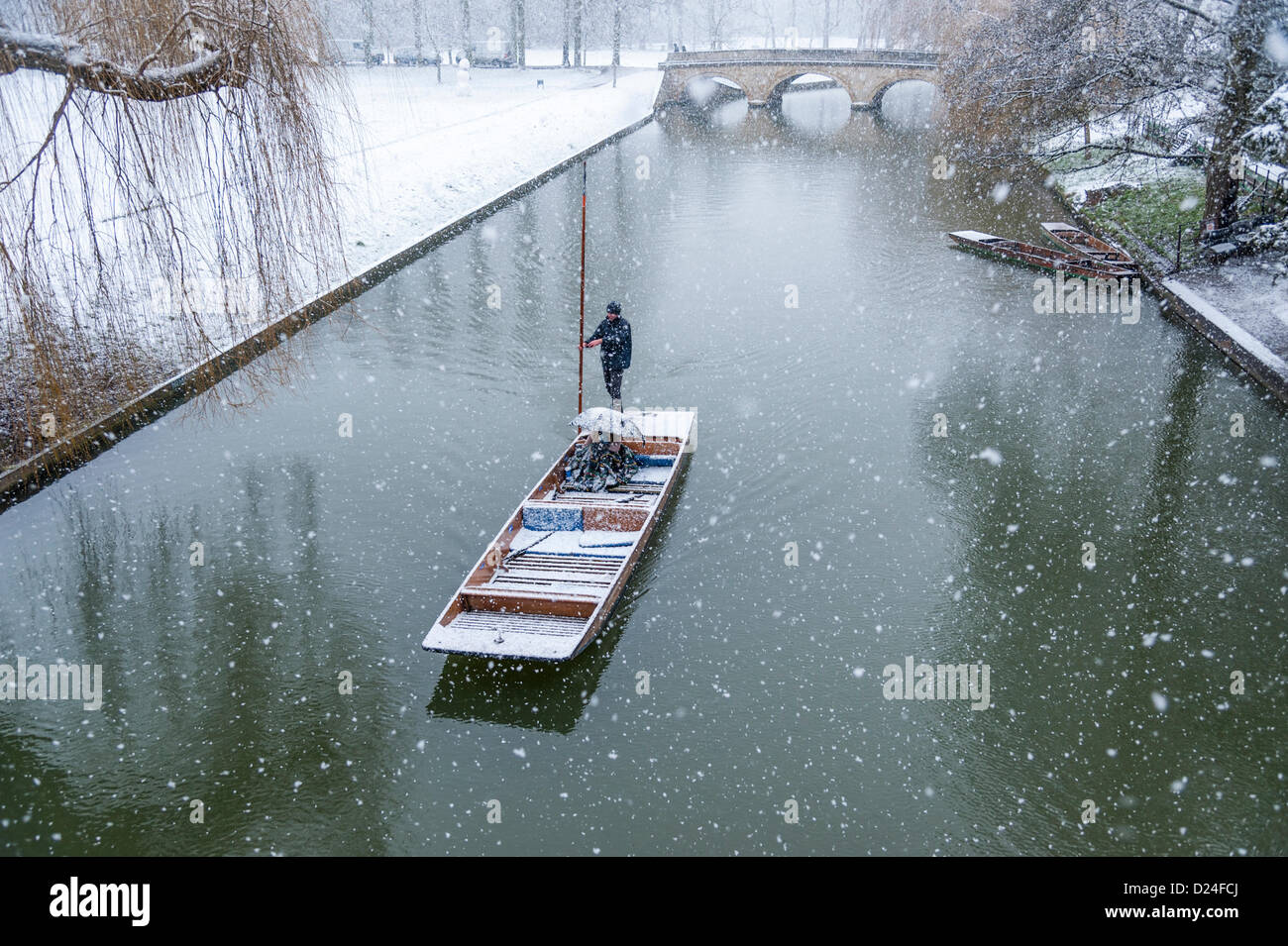 Cambridge colleges snow hi-res stock photography and images - Alamy