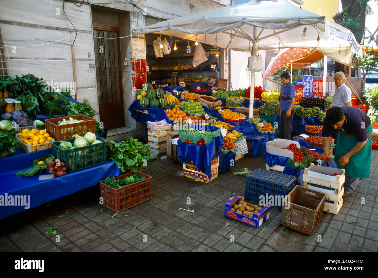 Istanbul Turkey Open Air Bazaar Fruit & Vegetable Stall Stock Photo - Alamy