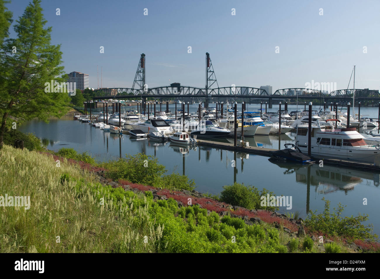 RIVER PLACE MARINA HAWTHORNE BRIDGE WATERFRONT PARK WILLAMETTE RIVER ...