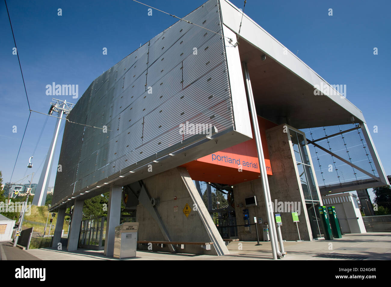 Aerial cable hi-res stock photography and images - Alamy