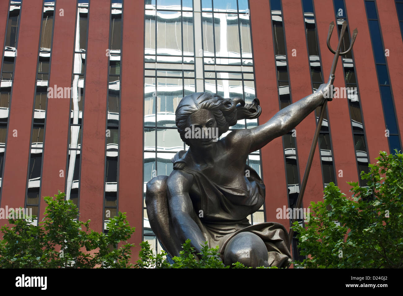 PORTLANDIA SCULPTURE PORTLAND BUILDING SW 5TH AVENUE DOWNTOWN PORTLAND ...