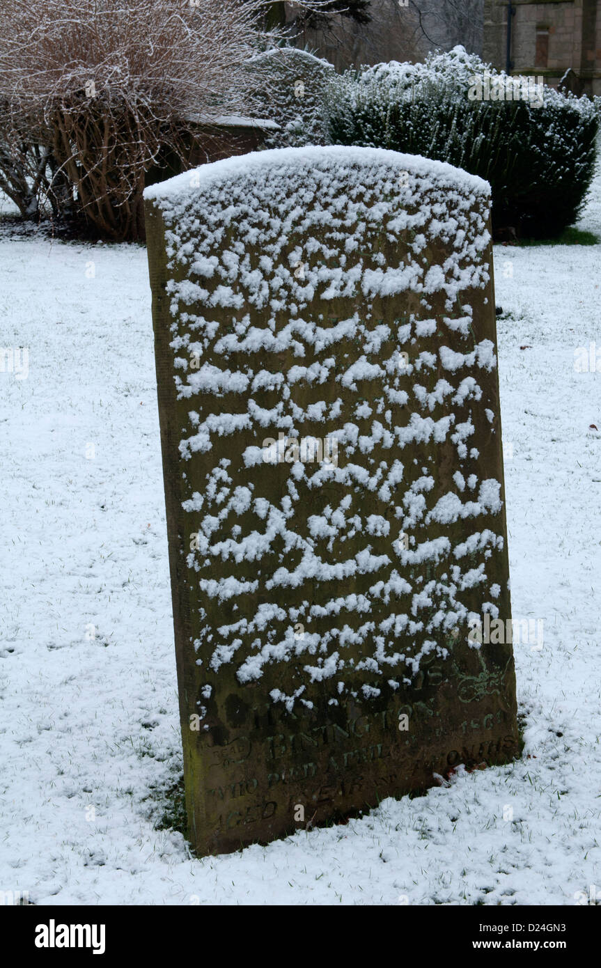 Gravestone snow hi-res stock photography and images - Alamy