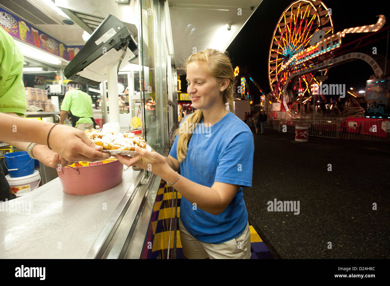 Amusement park food stand hi-res stock photography and images - Alamy