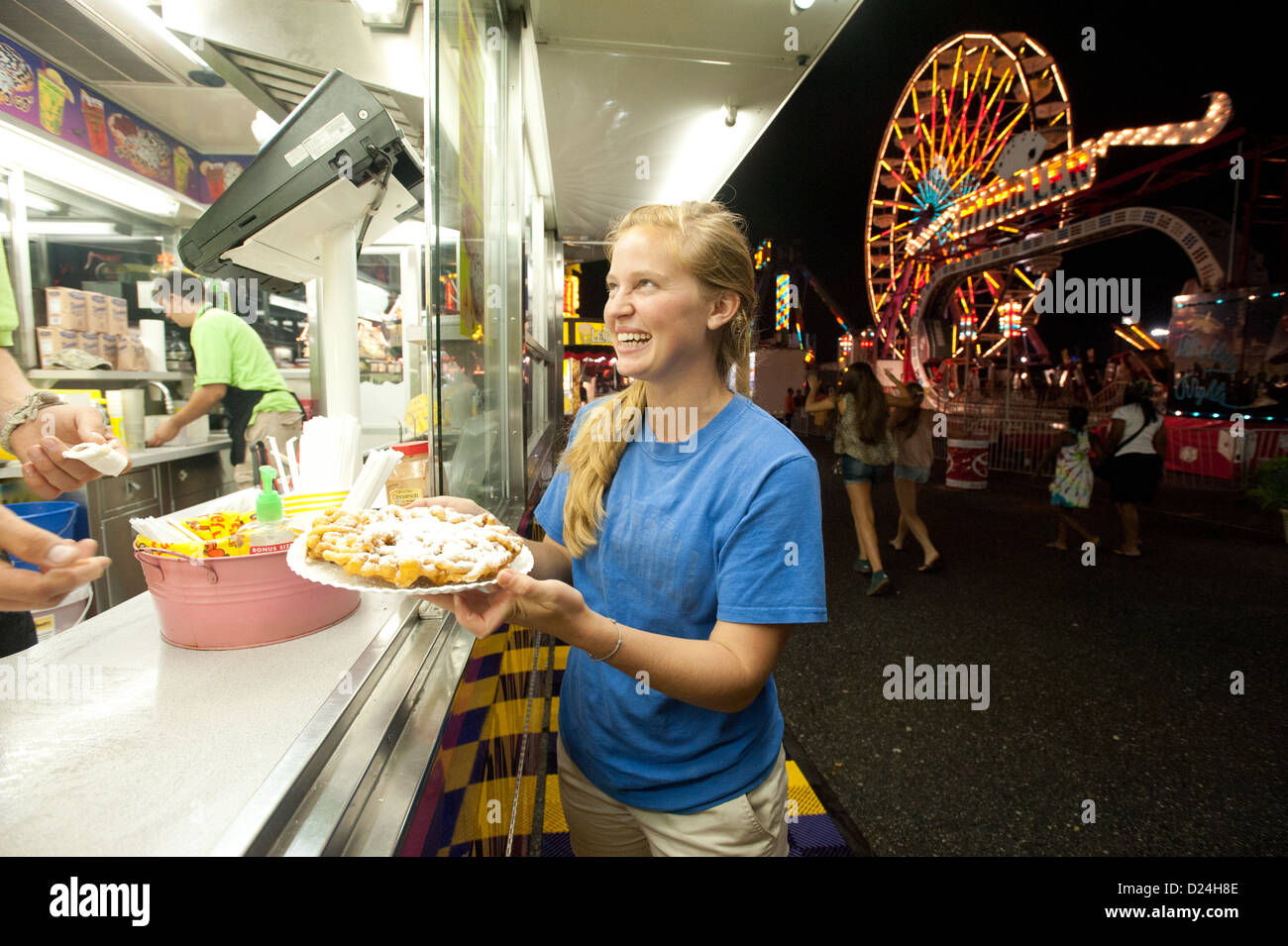 Amusement park food stand hi-res stock photography and images - Alamy