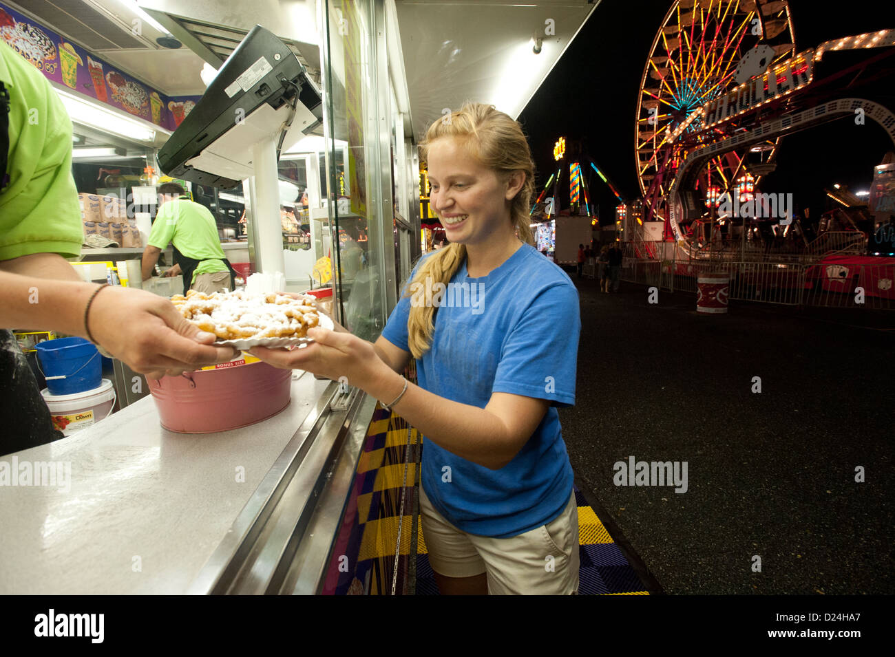 Amusement park food stand hi-res stock photography and images - Alamy