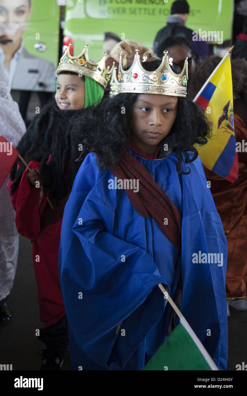 Kings crowns hi-res stock photography and images - Alamy