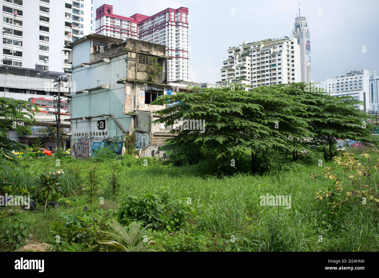 Open space land hi-res stock photography and images - Alamy