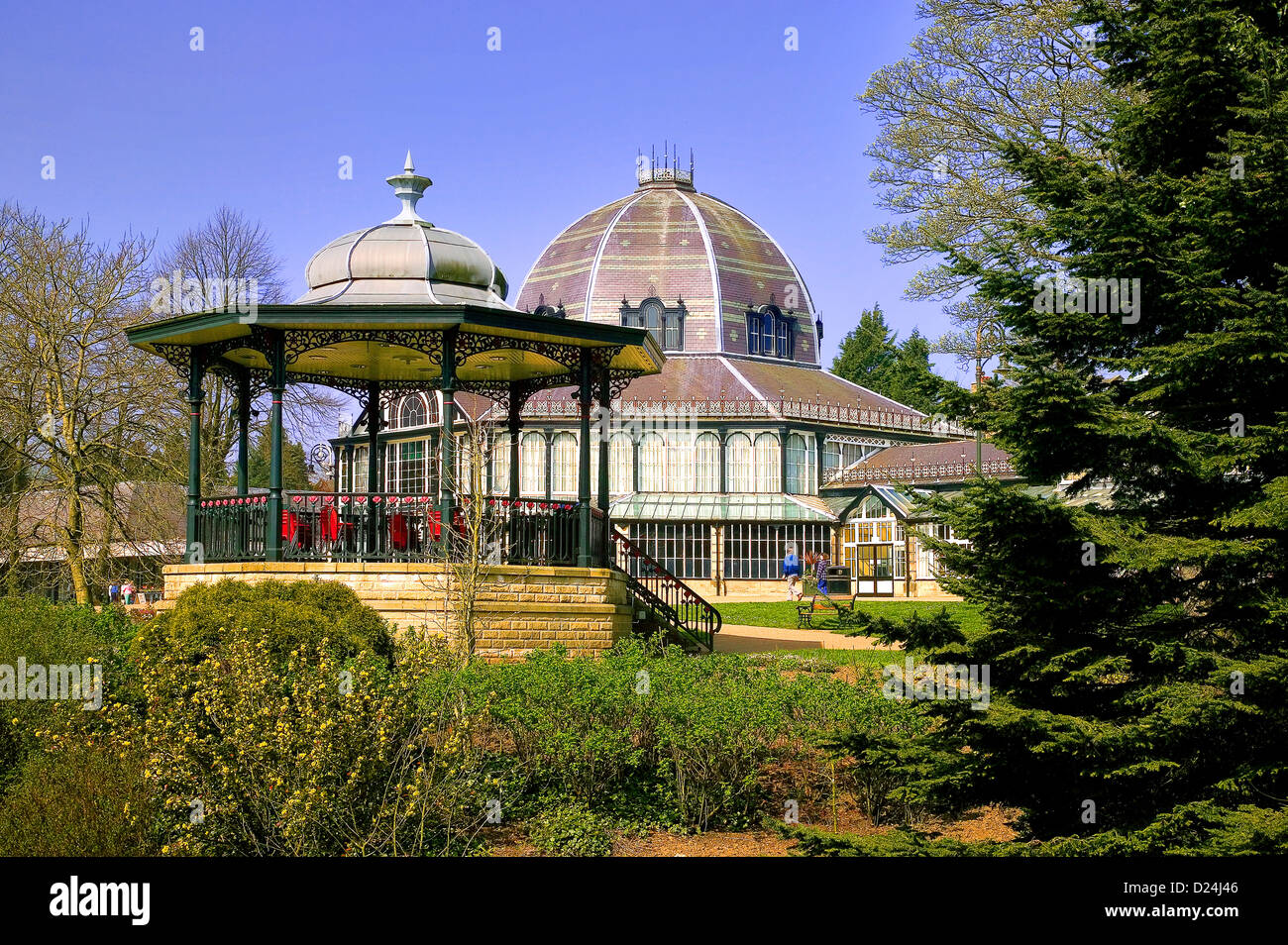 Buxton derbyshire peak district spring hi-res stock photography and ...