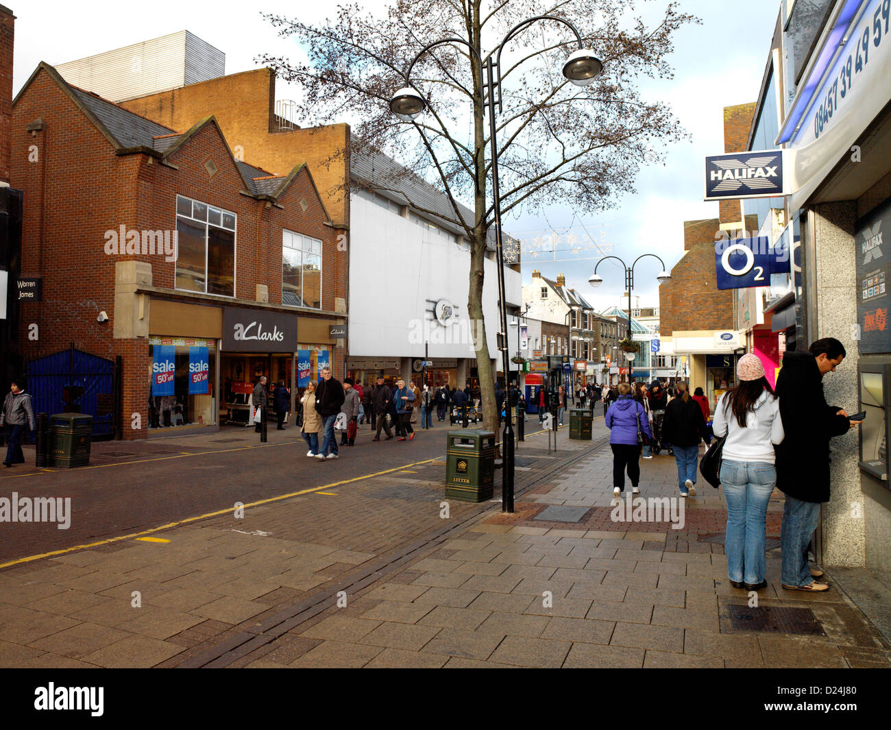 Pedestrianised zone for shoppers hi-res stock photography and images ...