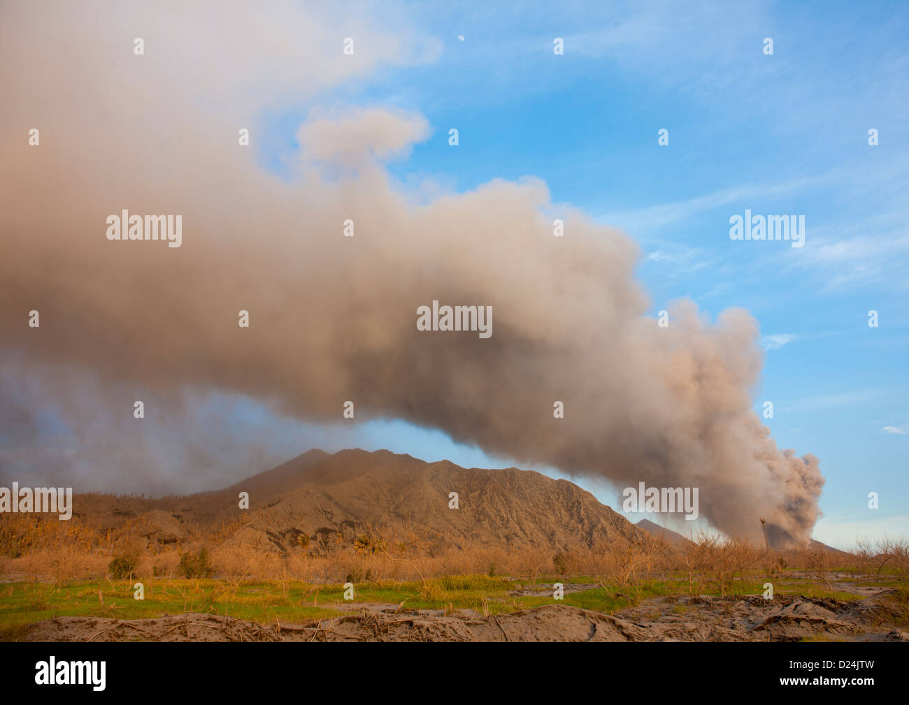 Volcanic Eruption In Tavurvur Volcano, Rabaul, New Britain Island ...