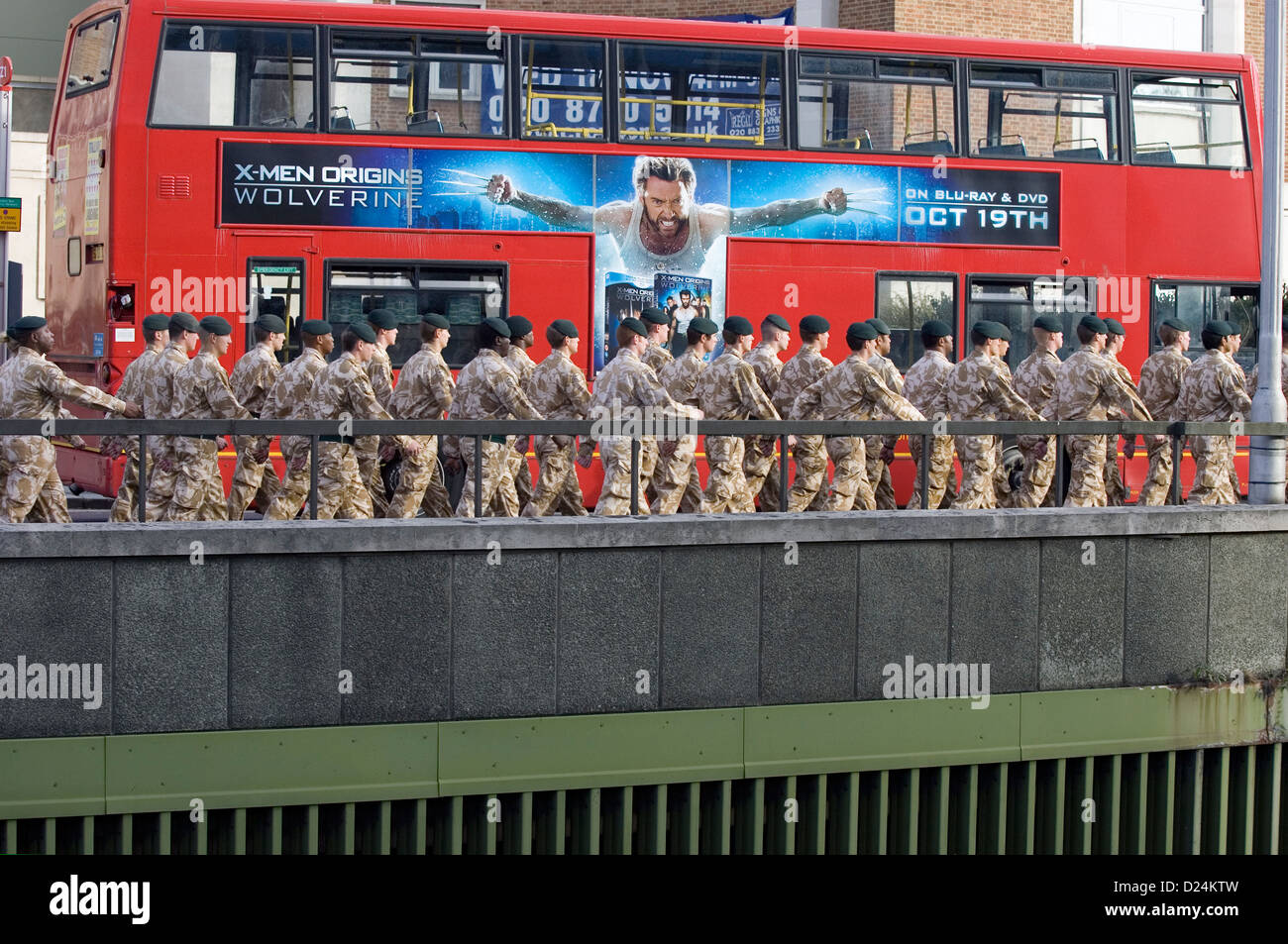 Welcome home british army parade hi-res stock photography and images ...