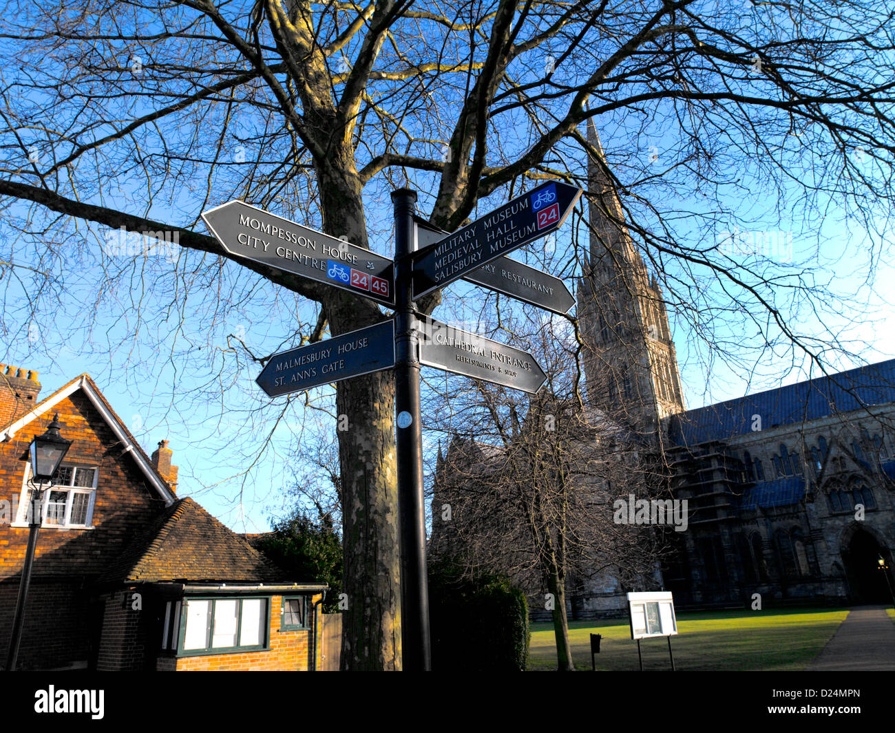 Salisbury Wiltshire England Signpost by Cathedral Stock Photo - Alamy