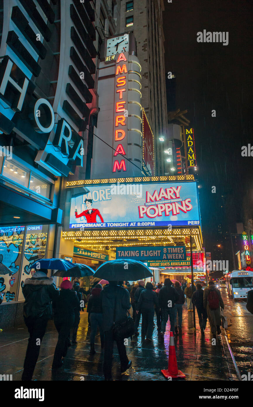 The musical "Mary Poppins" at the New Amsterdam Theatre in the Theater ...