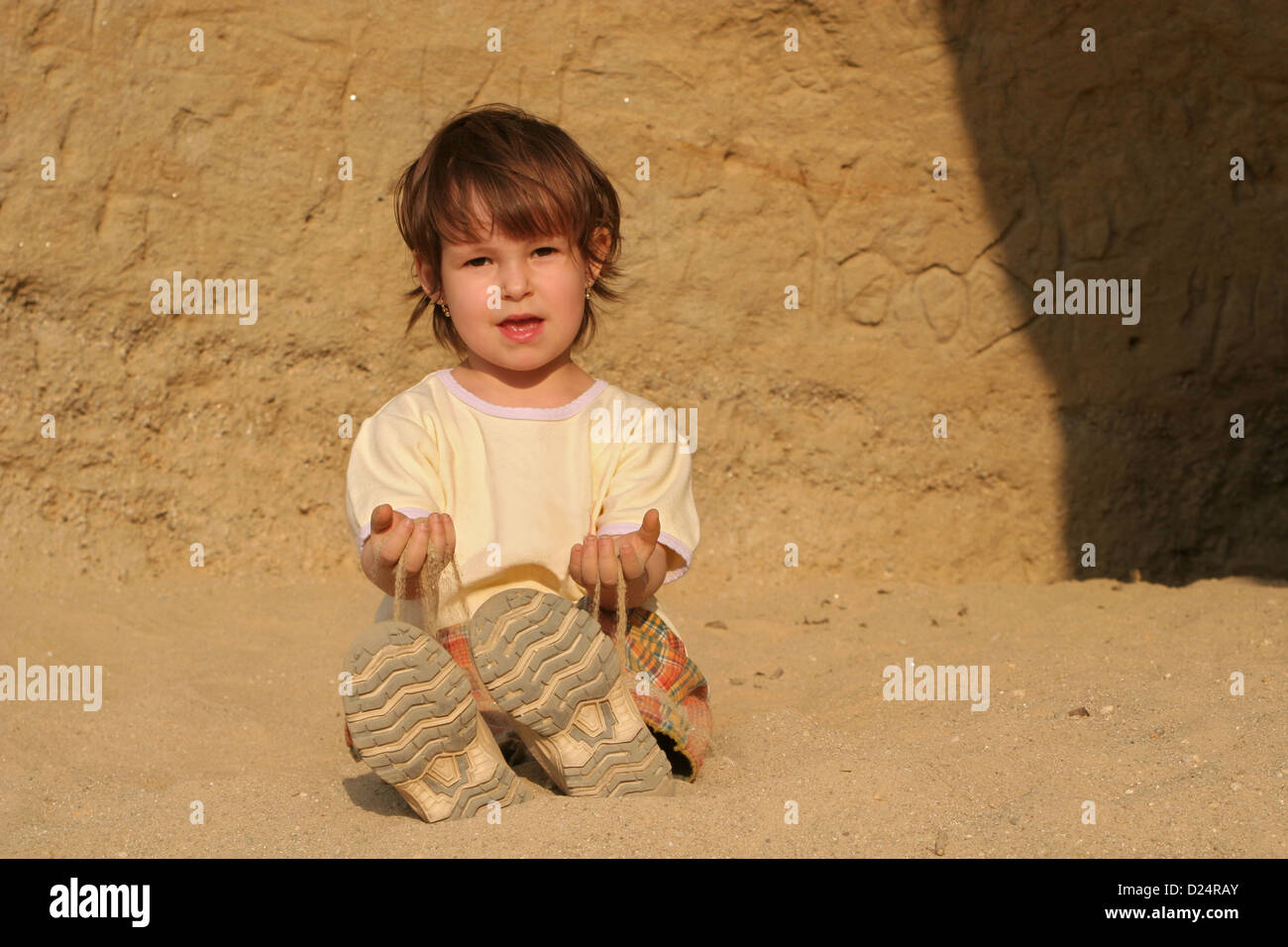 little girl in the sand pit Stock Photo - Alamy