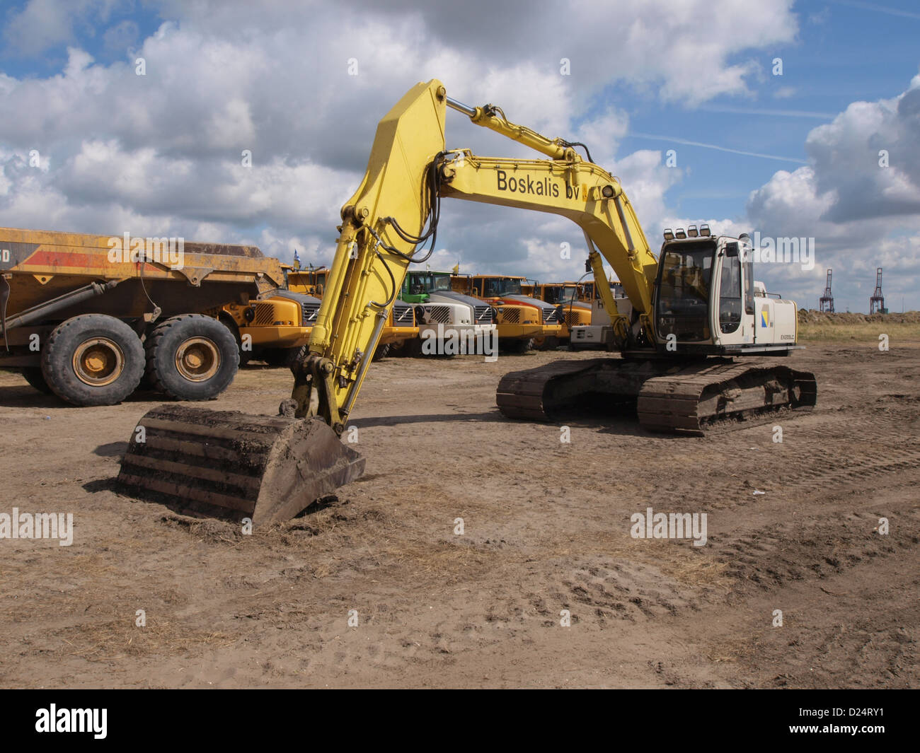 Construction vehicle and cat hi-res stock photography and images - Alamy