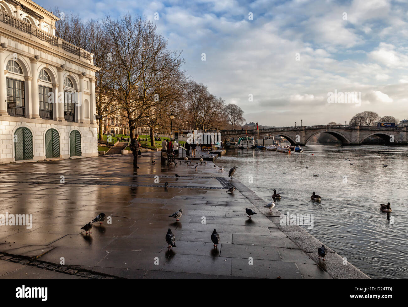 'Revolution Vodka Bar' and Richmond bridge - Richmond upon Thames ...