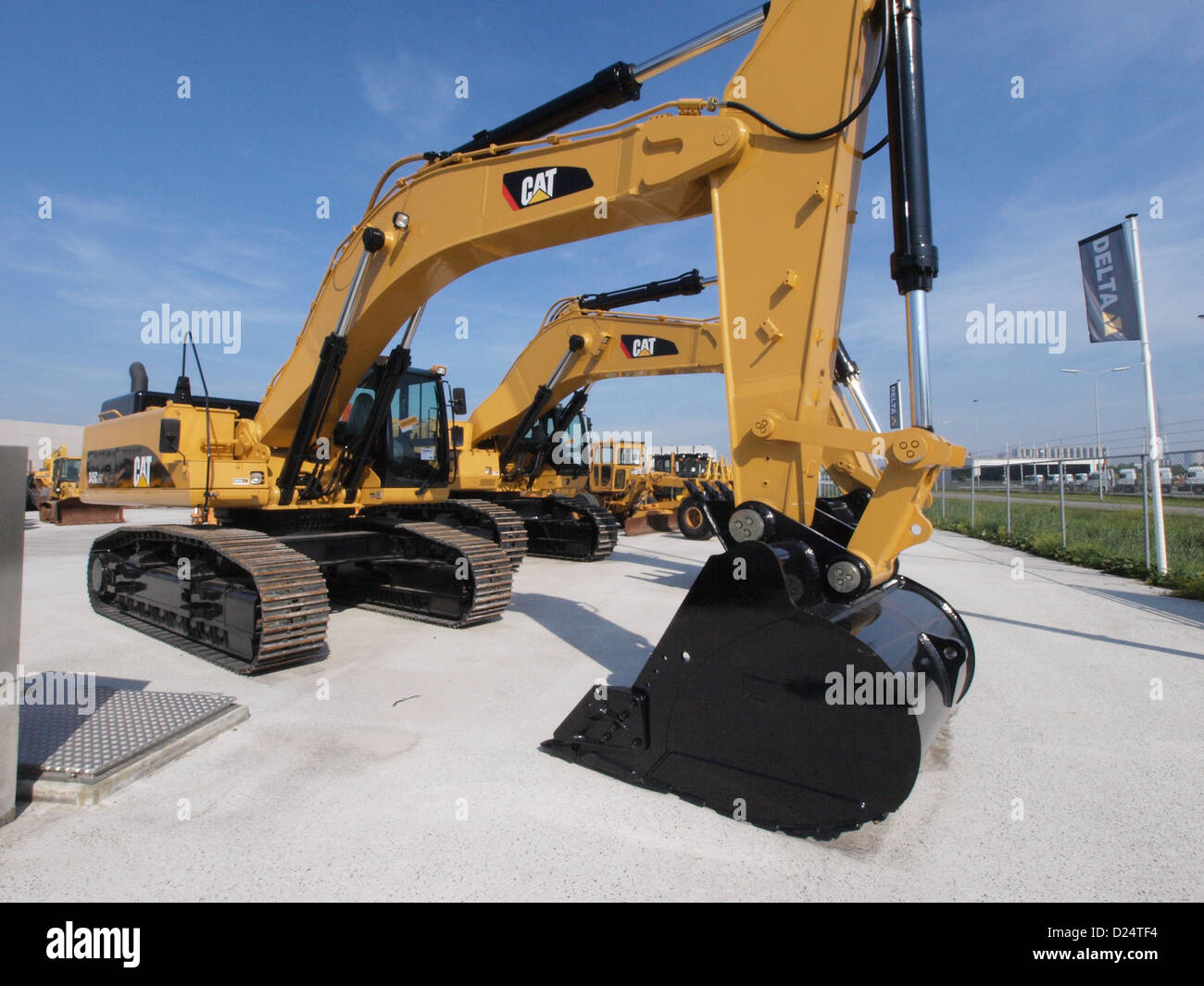 Construction vehicle and cat hi-res stock photography and images - Alamy