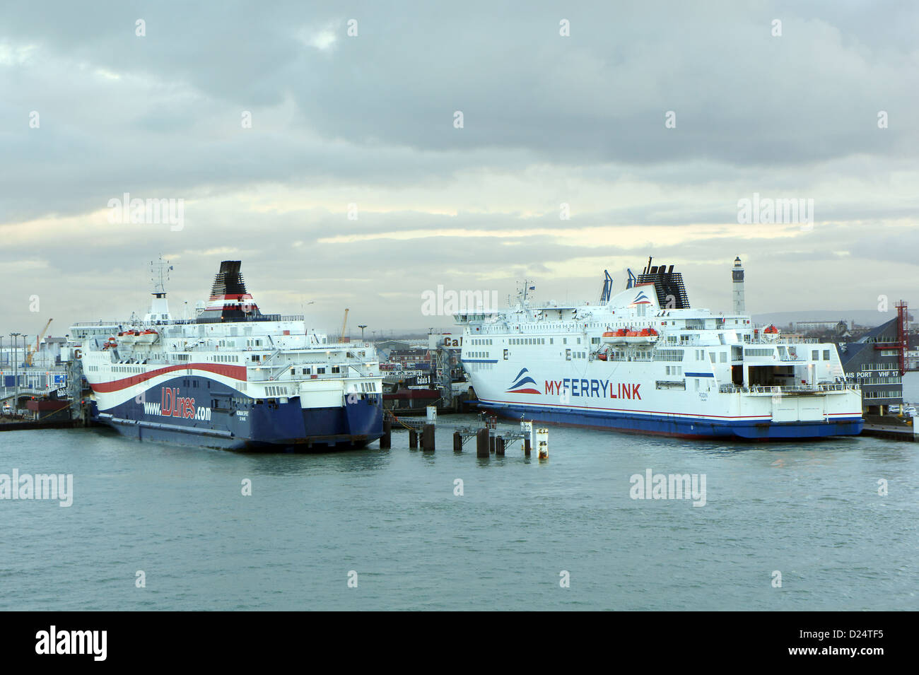 Ferry terminals hi-res stock photography and images - Alamy