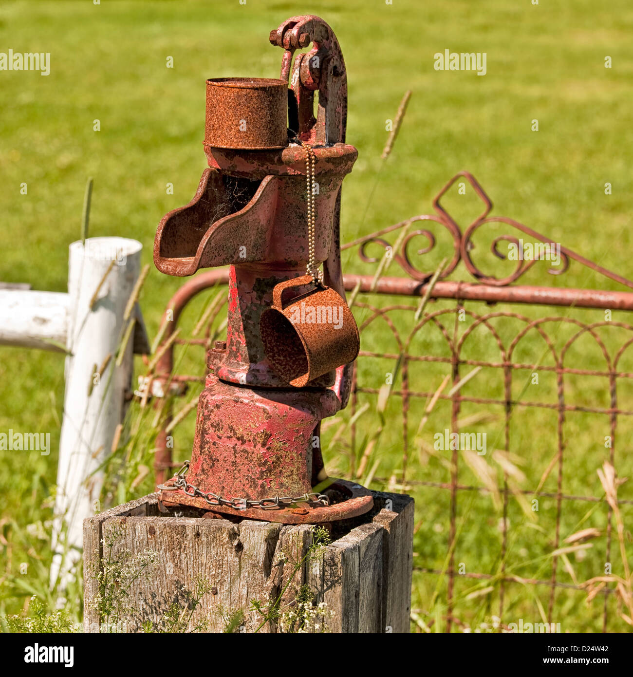 Antique water pump hi-res stock photography and images - Alamy