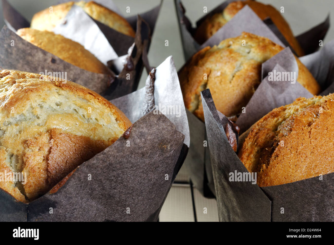Muffins on wire rack hi-res stock photography and images - Alamy