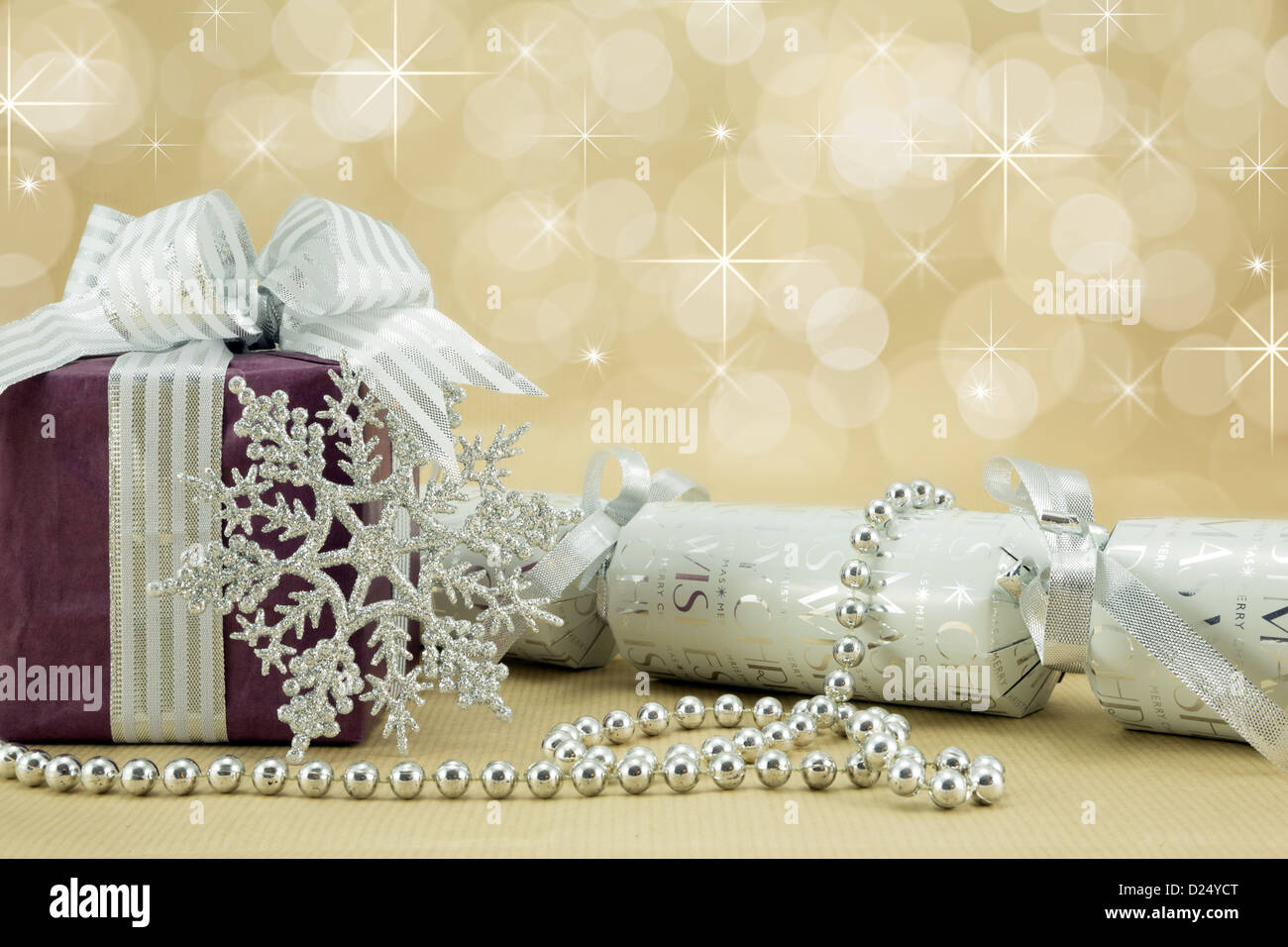 Silver christmas cracker hi-res stock photography and images - Alamy