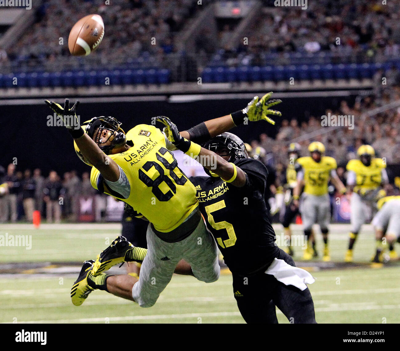 Jan. 5, 2013 - San Antonio, Texas, USA - Corey Robinson (88) of San ...