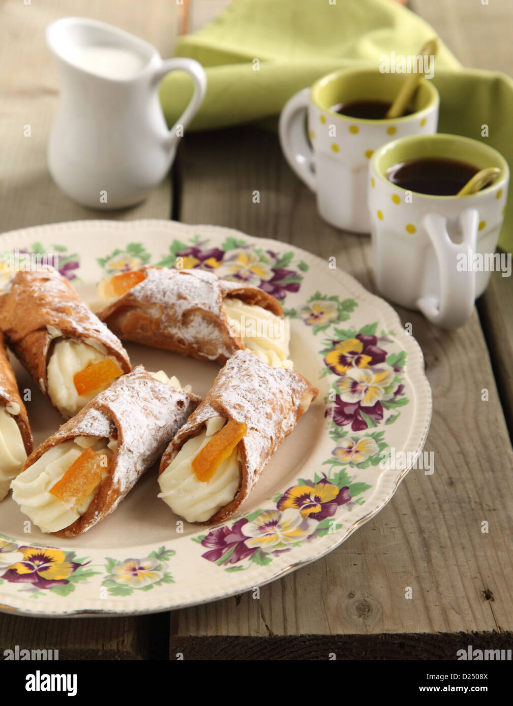 Cannoli coffee italy hi-res stock photography and images - Alamy