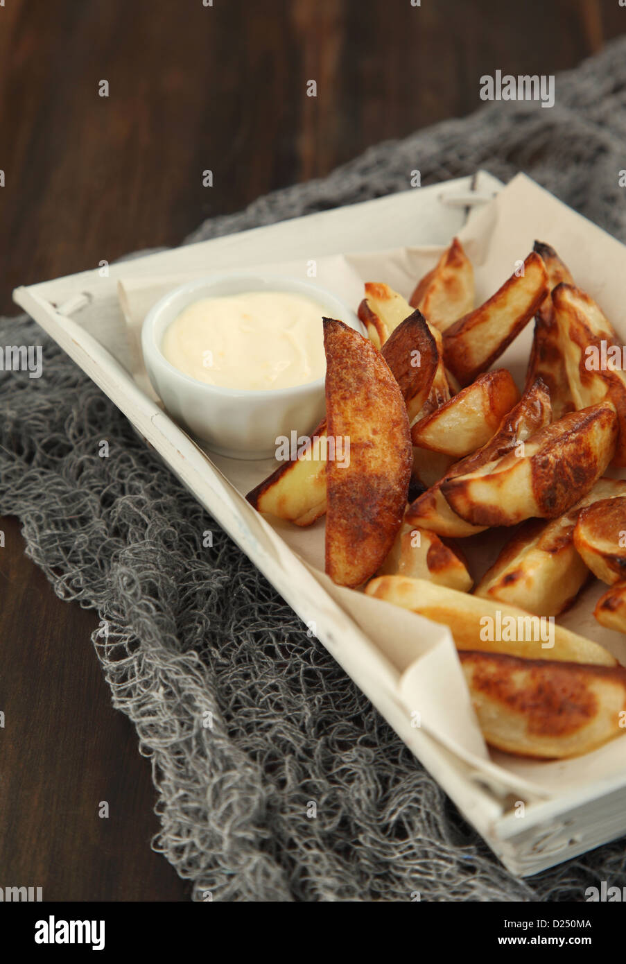 Hand cooked potato chips hi-res stock photography and images - Alamy