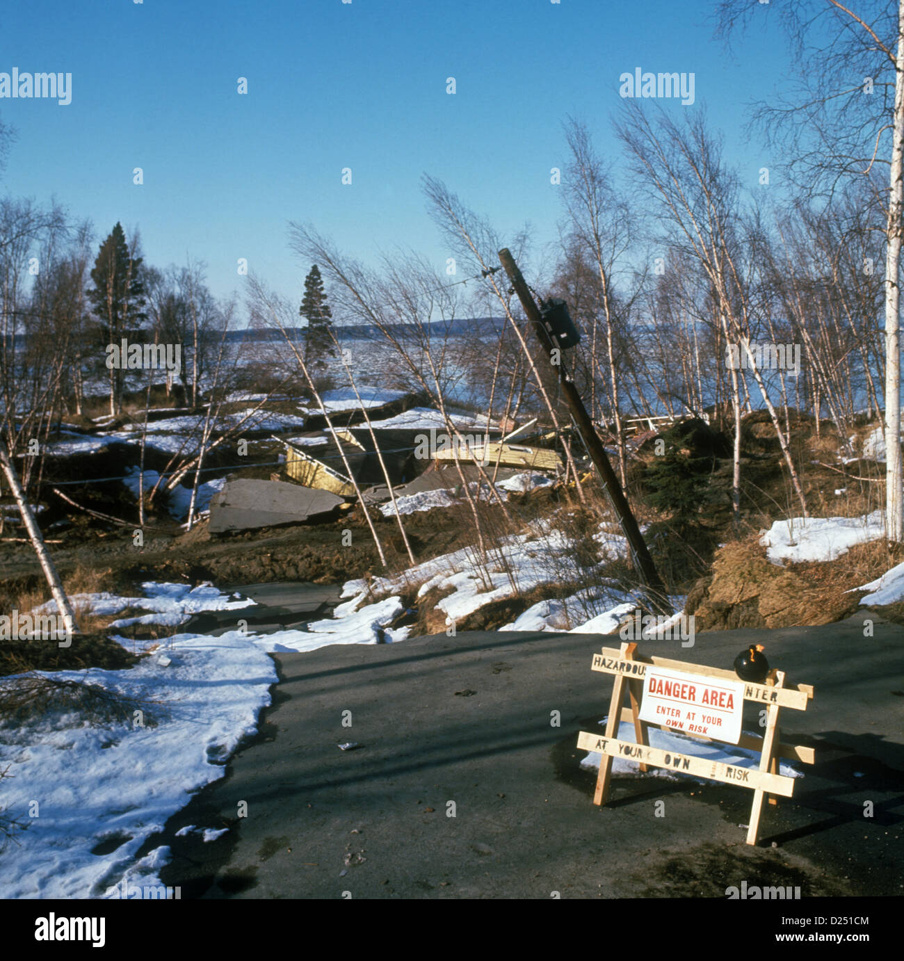 Alaska earthquake road hi-res stock photography and images - Alamy