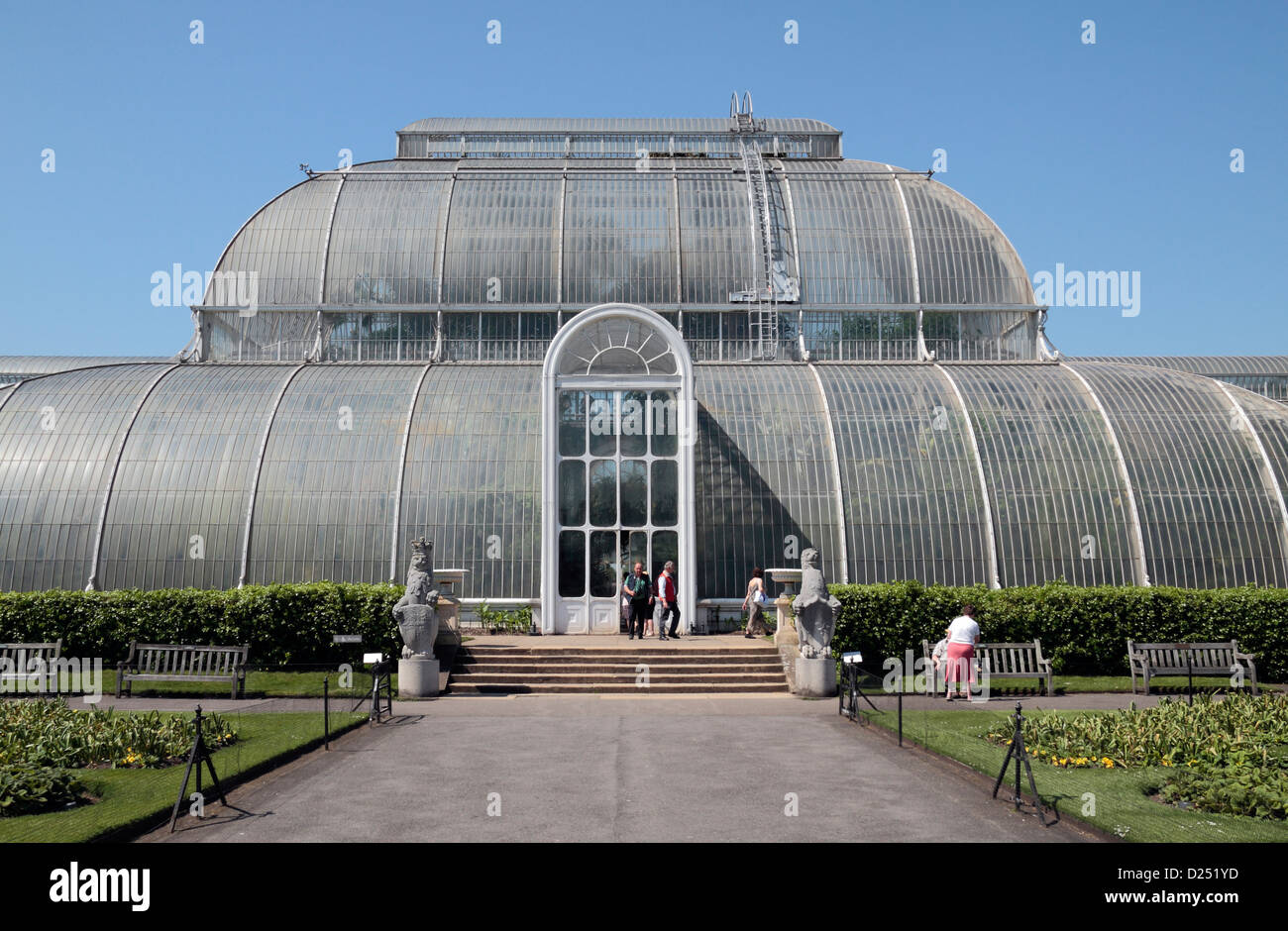The main entrance to the Palm House, The Royal Botanic Gardens, Kew ...