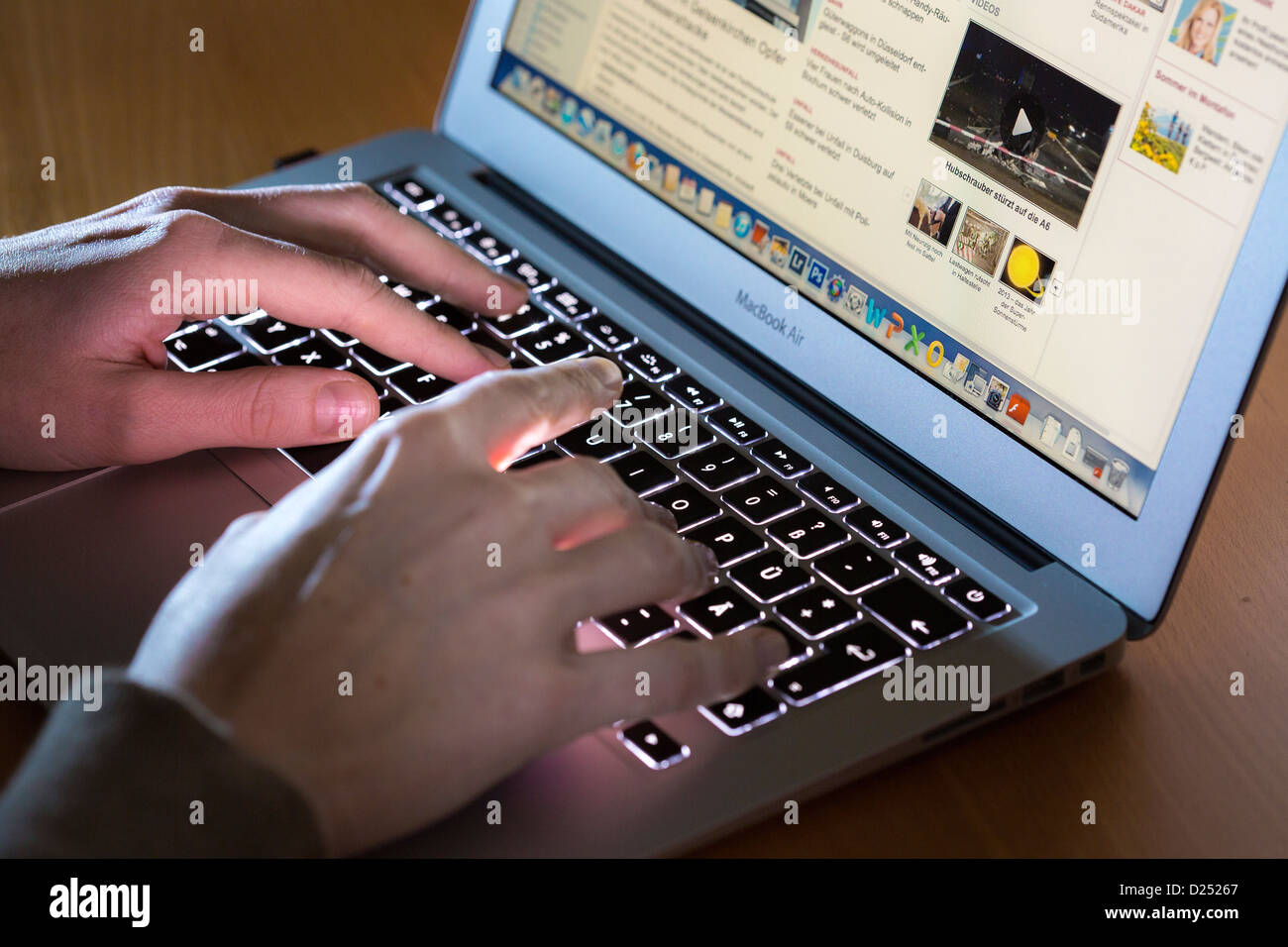 Typing on computer laptop hi-res stock photography and images - Alamy