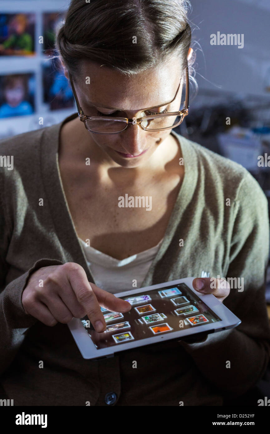 Using map ipad hi-res stock photography and images - Alamy