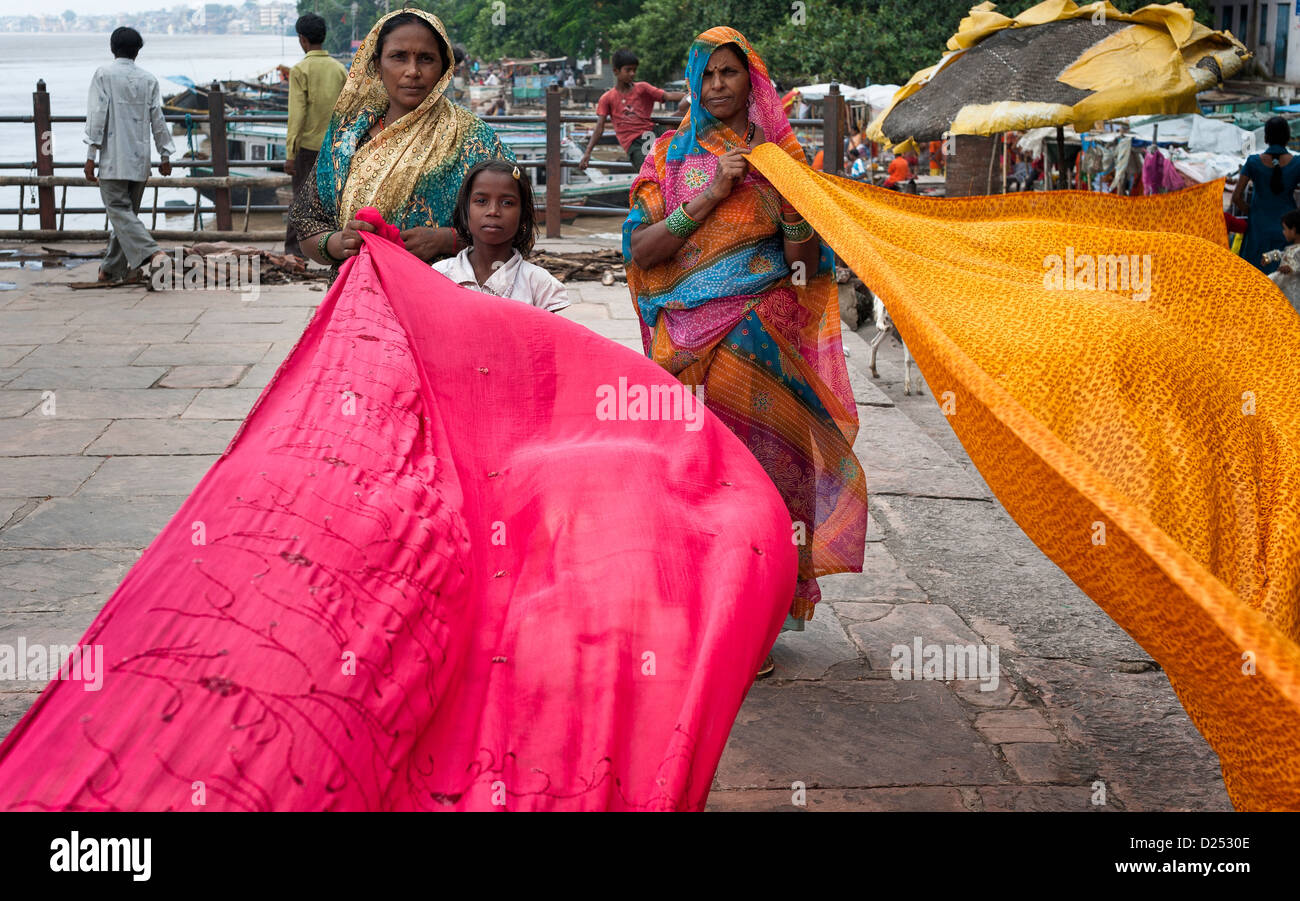 Ganges india bath hi-res stock photography and images - Alamy