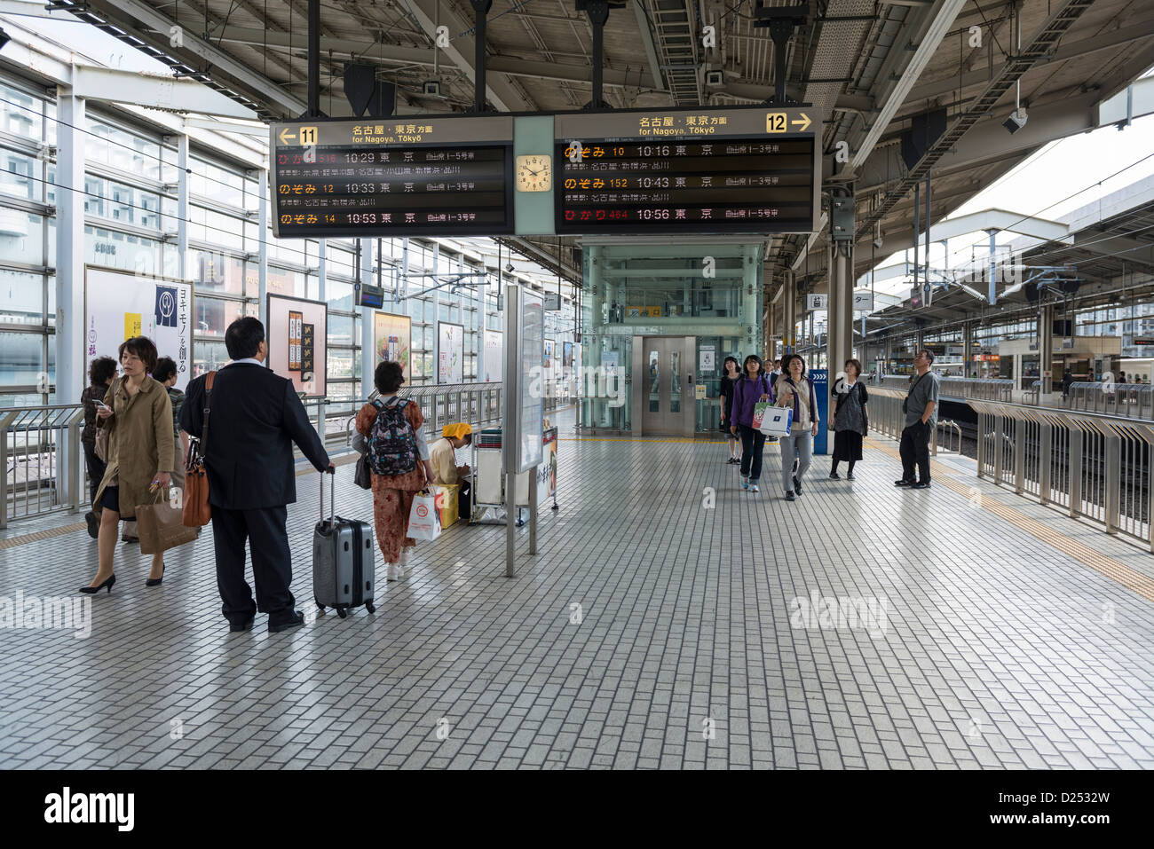 Shin osaka station hi-res stock photography and images - Alamy