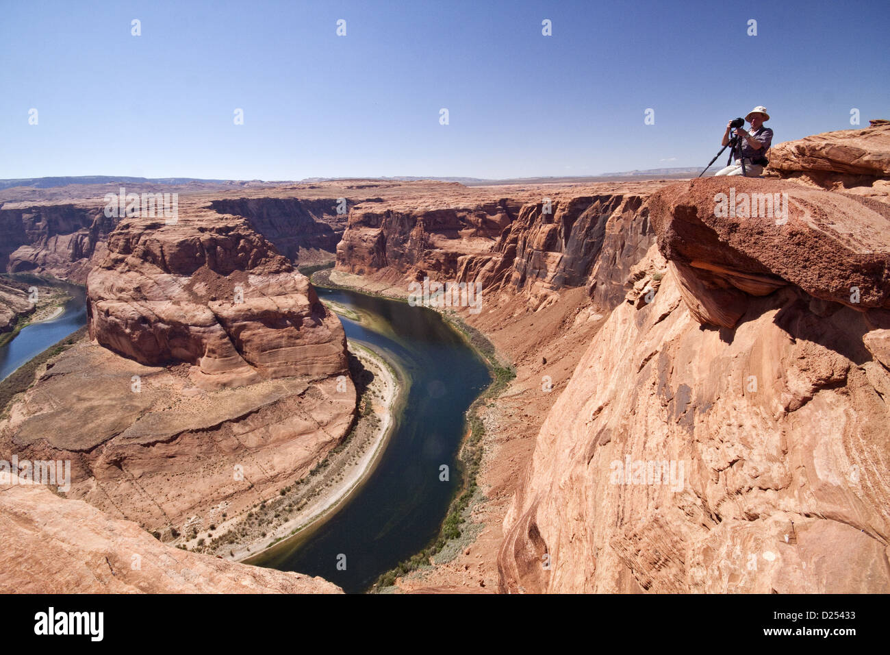 Photogarpher Horseshoe bend overlook Colorado River in Glen Canyon ...