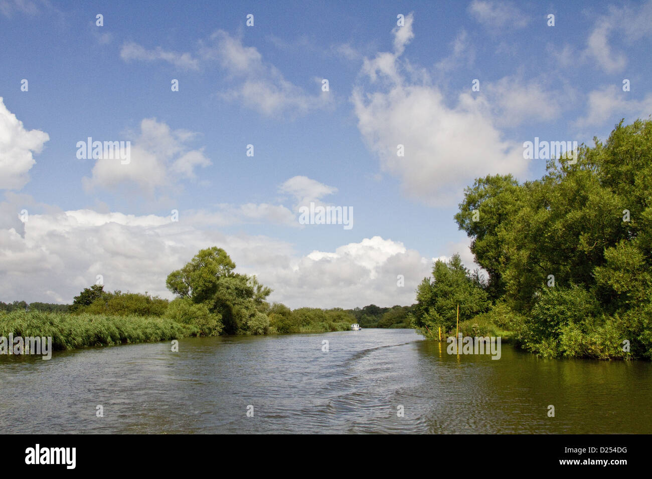The River Waveney forms boundary between Suffolk Norfolk source River ...