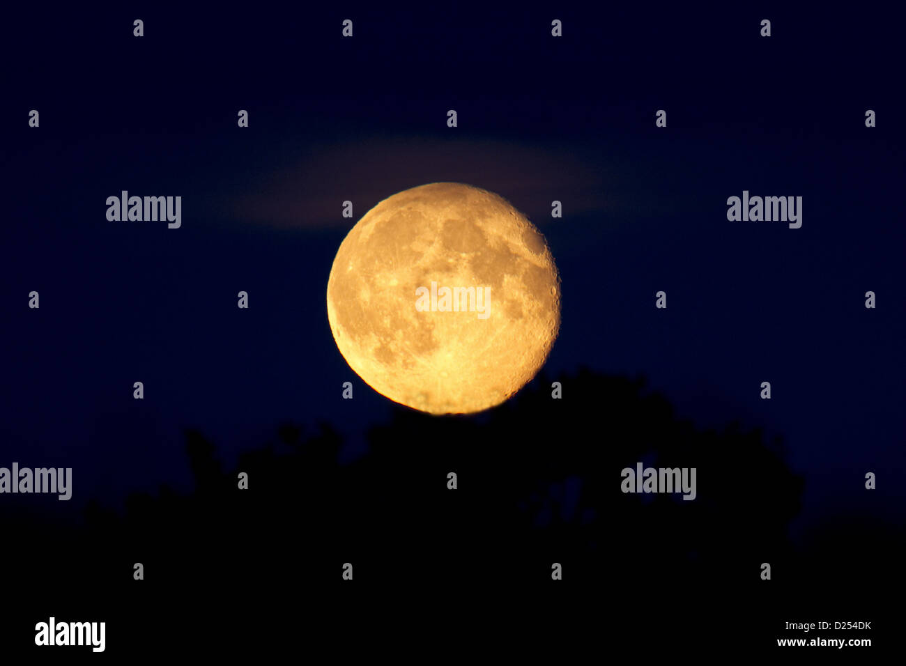 A rising full red moon, 2nd September 2012 Stock Photo - Alamy
