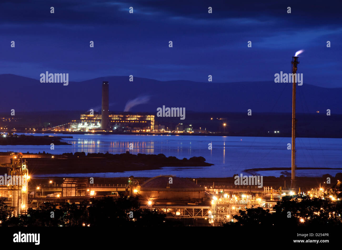 Grangemouth Oil Refinery Complex at night Stock Photo - Alamy