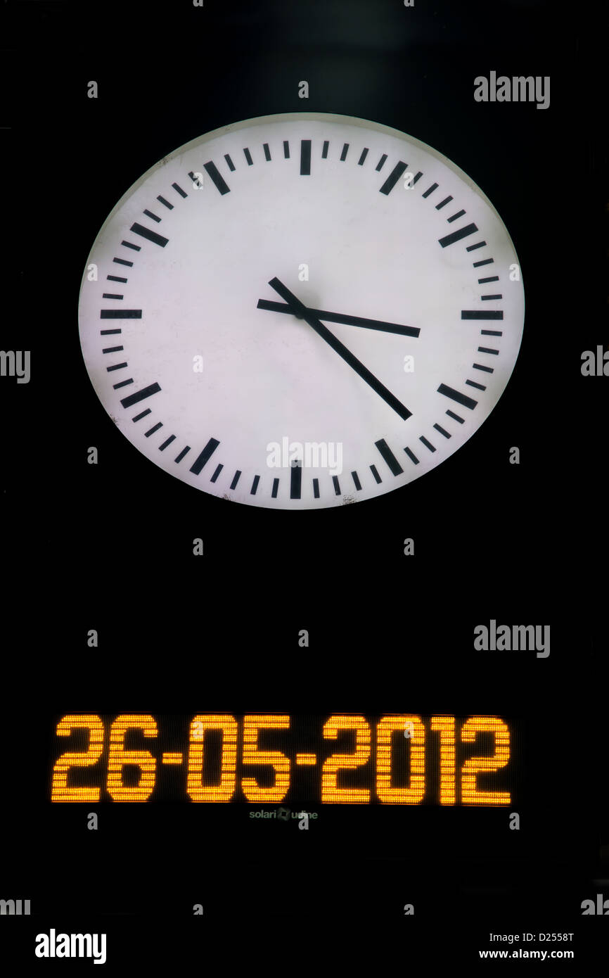 Date time clock hi-res stock photography and images - Alamy