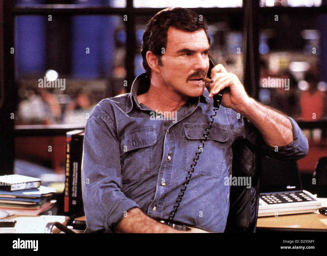 Eine Frau Steht Ihren Mann Switching Channels Burt Reynolds John (Burt ...
