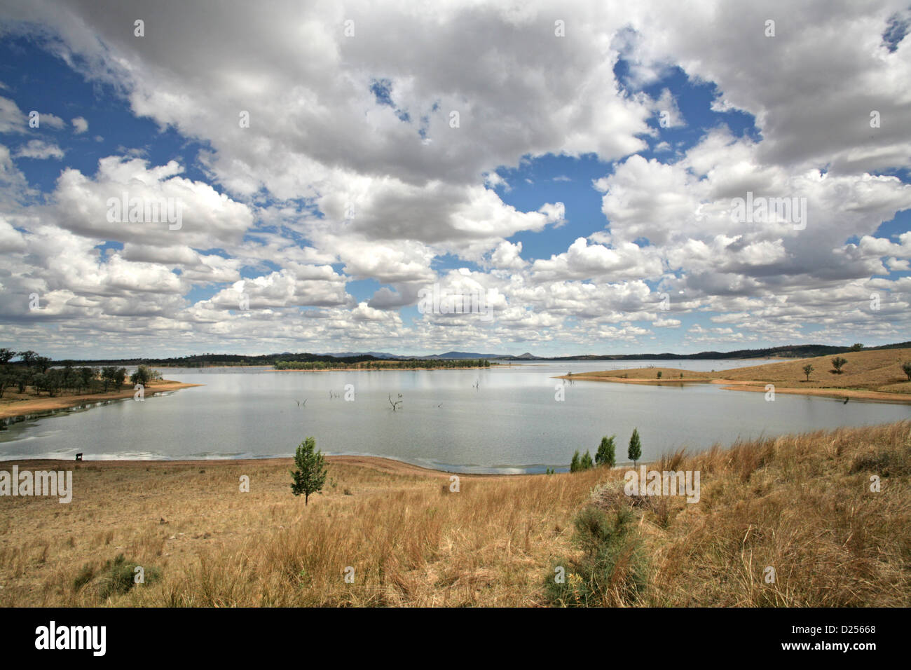 Beautiful lake scene, Water and Clouds, Lake Keepit Outback New South ...