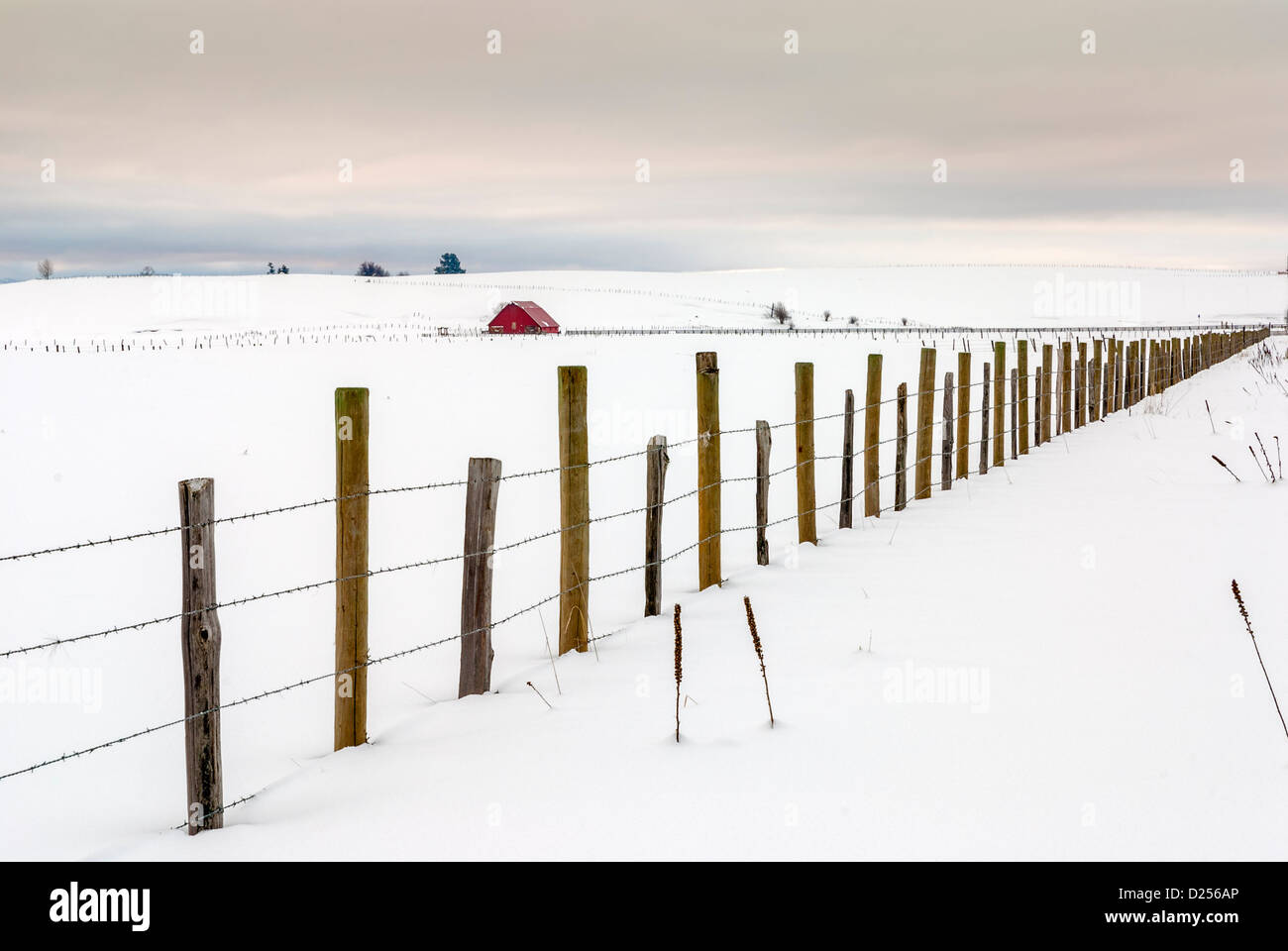 Barn snow fence hi-res stock photography and images - Alamy