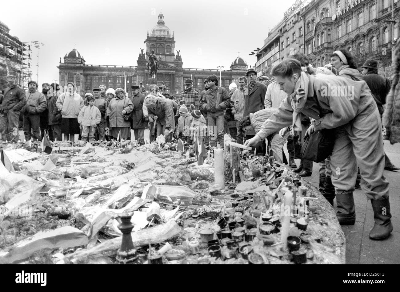 Velvet revolution hi-res stock photography and images - Alamy