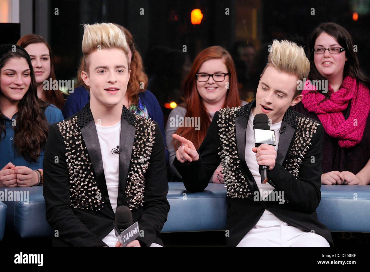 Identical twins known as hi-res stock photography and images - Alamy