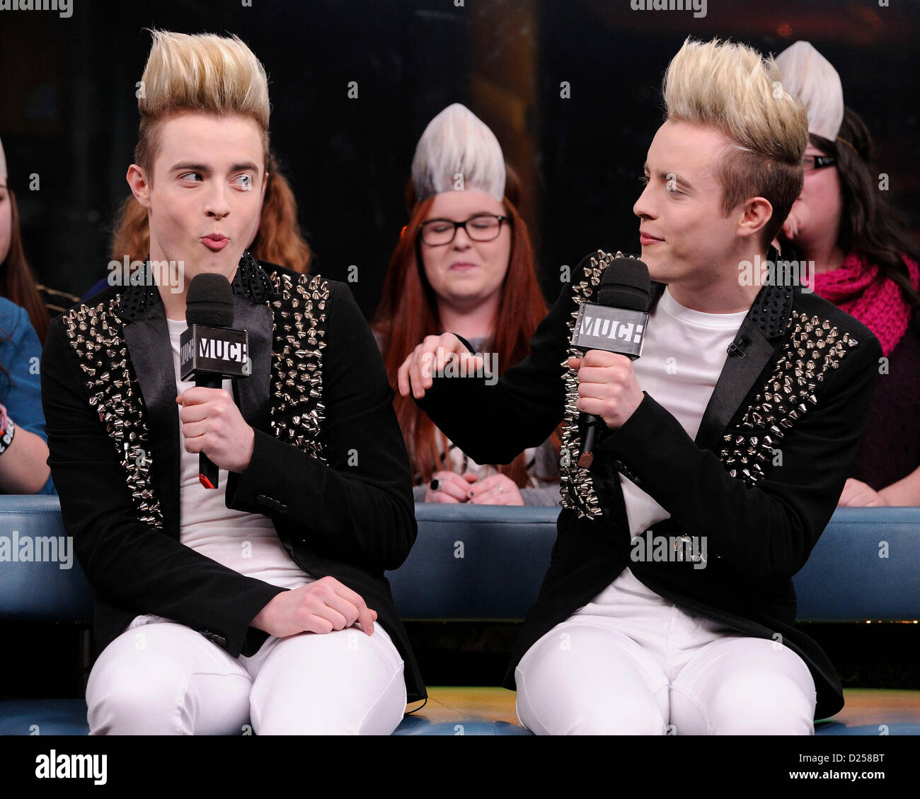 Identical twins known as hi-res stock photography and images - Alamy