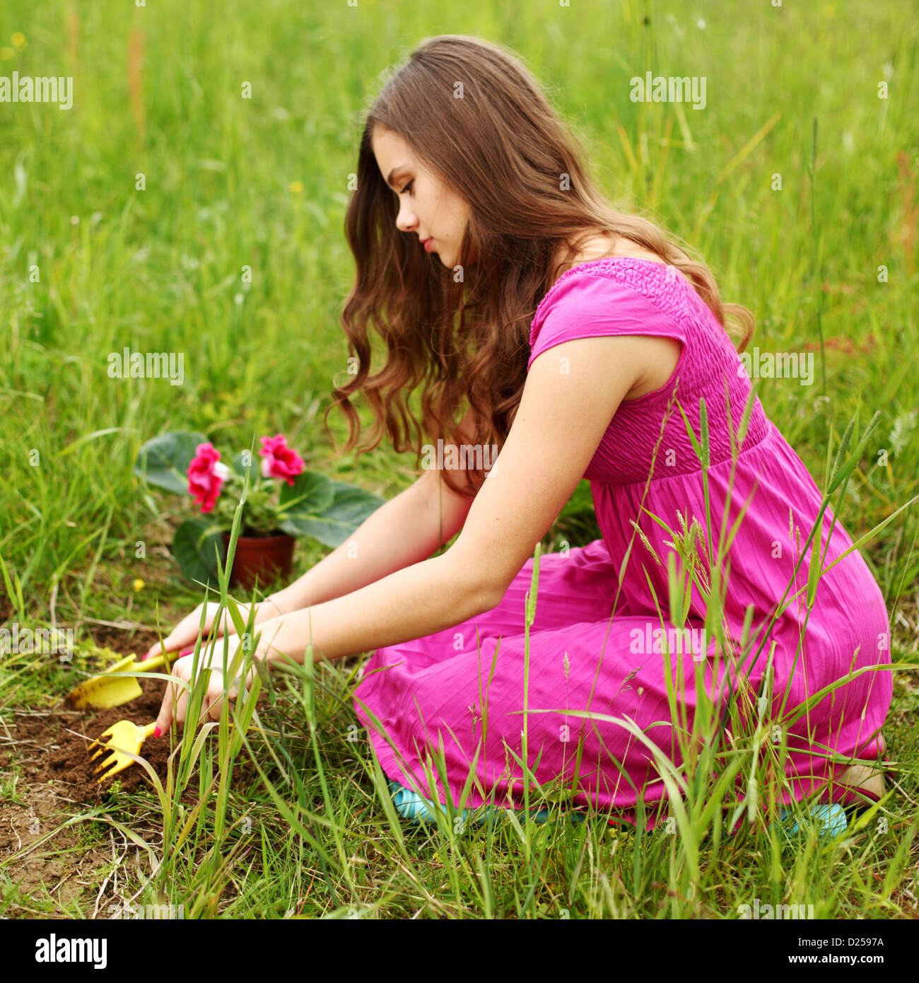 Country girl flower garden hi-res stock photography and images - Alamy