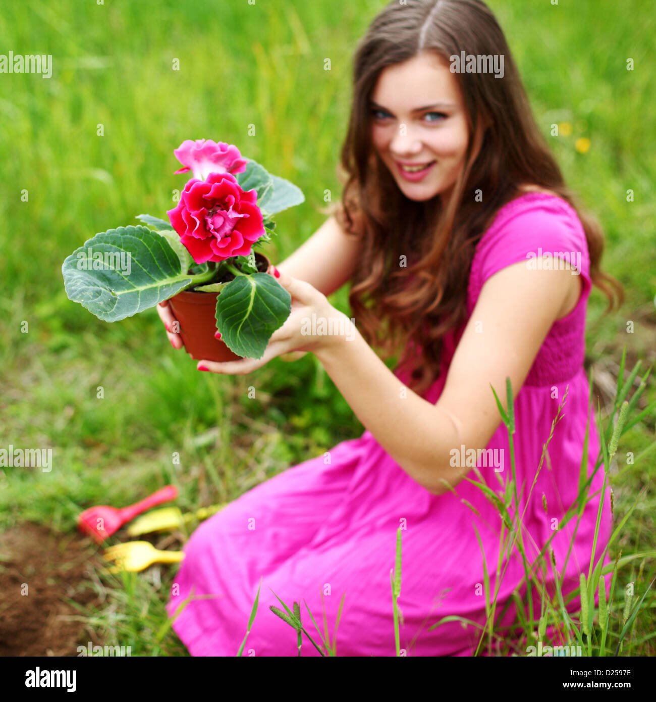 Country girl flower garden hi-res stock photography and images - Alamy
